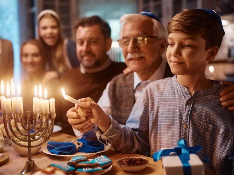 Hanukkah Wishes: Best 50+ Warmth and Joy Wishes